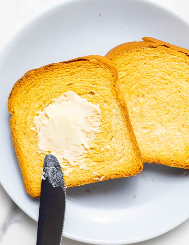 How To Make Toast in the Oven - Ambitious Foodie