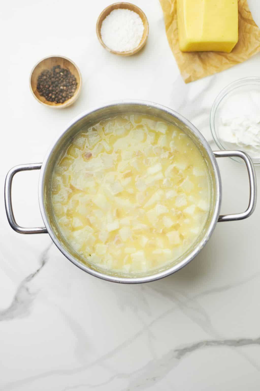Easy Hash Brown Potato Soup (With Frozen Hash Browns) - Ambitious Foodie