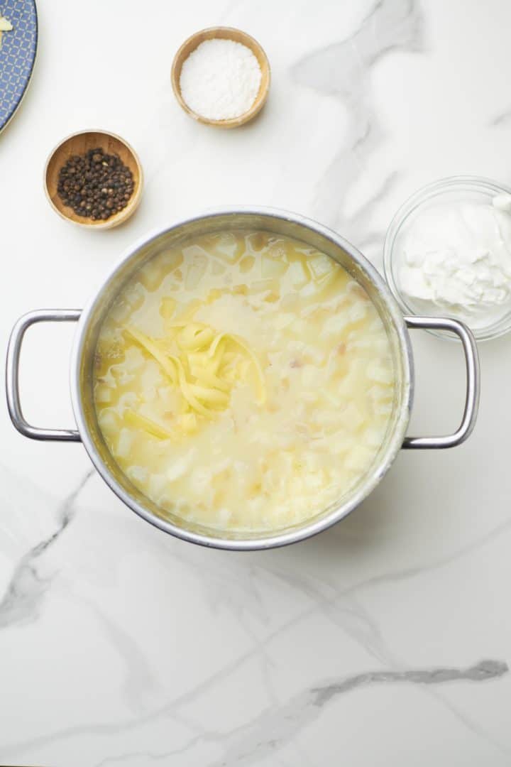 Easy Hash Brown Potato Soup (With Frozen Hash Browns) - Ambitious Foodie