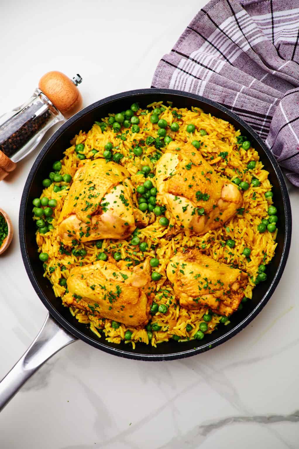 One Pot Chicken And Yellow Rice Recipe - Ambitious Foodie