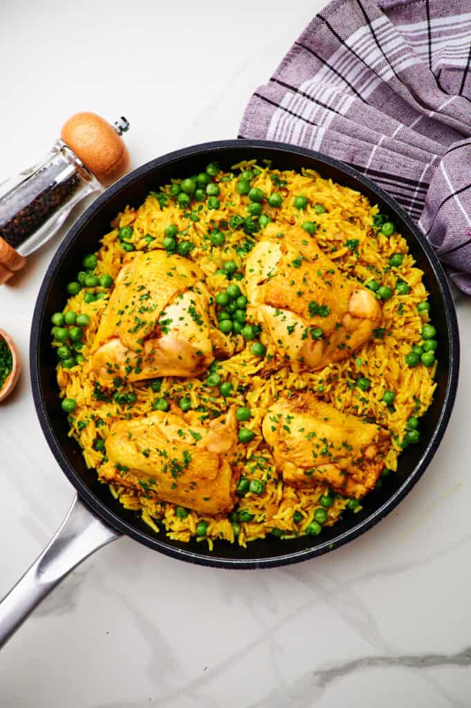 One Pot Chicken And Yellow Rice Recipe - Ambitious Foodie